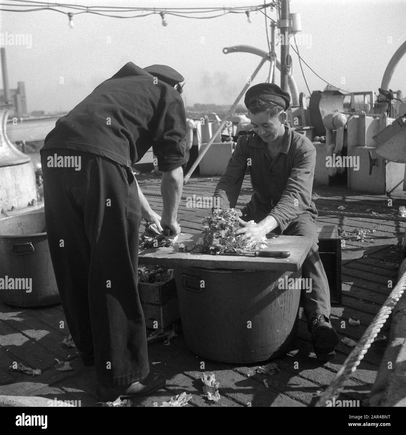 Reportage Vulcan> Sailors cutting vegetables Date: September 19, 1947 ...