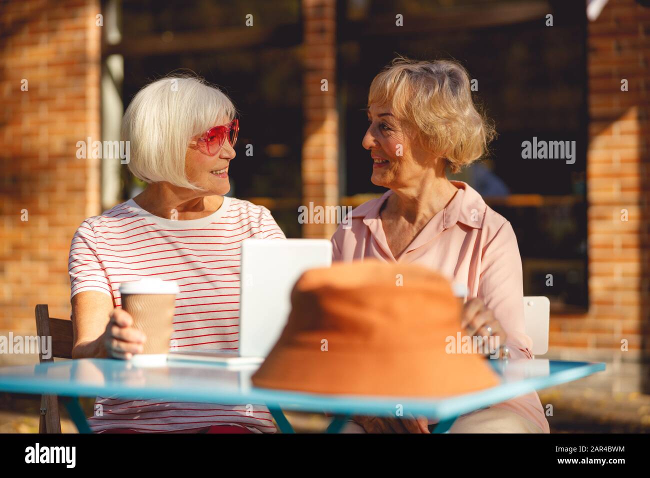 Old friends having a conversation in the cafe Stock Photo - Alamy