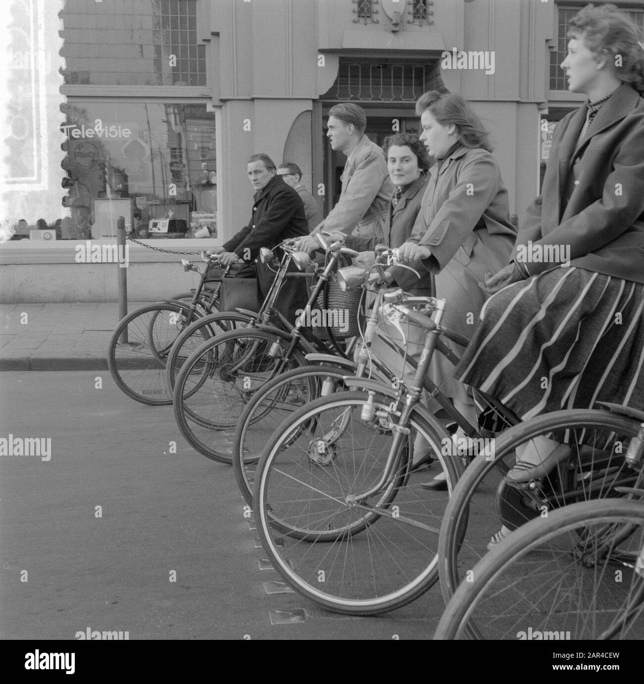 Bicycle gear Black and White Stock Photos & Images - Alamy