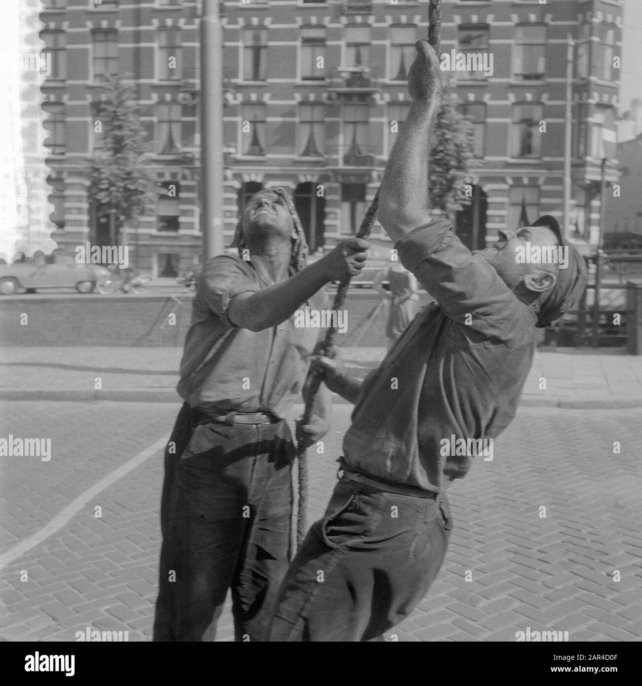 Hoisting bags hi-res stock photography and images - Alamy