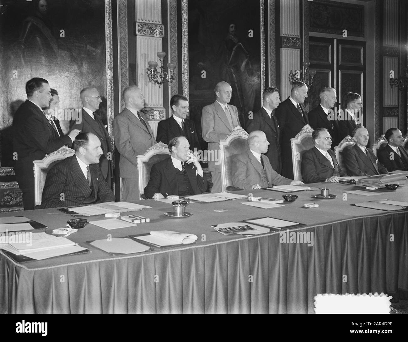 Third drees cabinet hi-res stock photography and images - Alamy