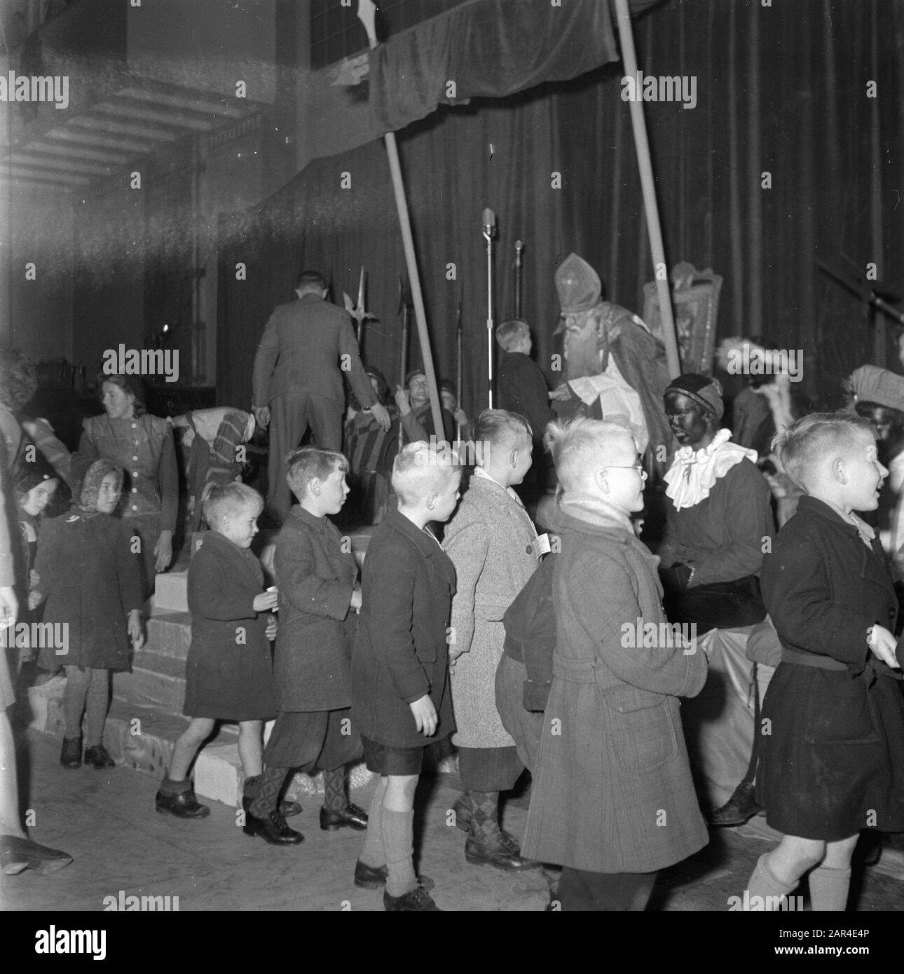 December 1 1945 hi-res stock photography and images - Alamy