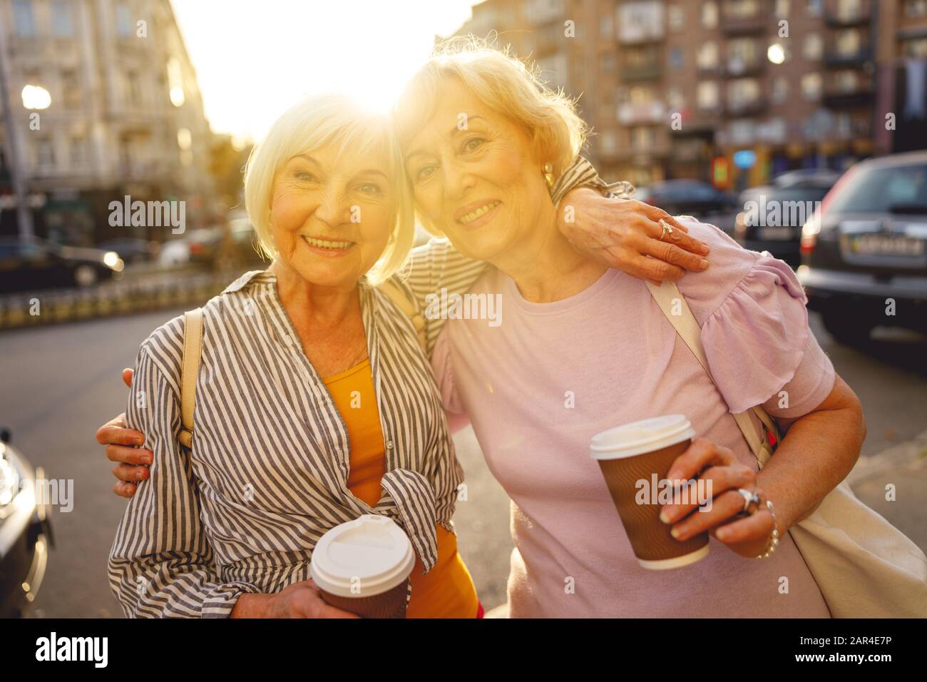 Two ladies hug hi-res stock photography and images - Alamy