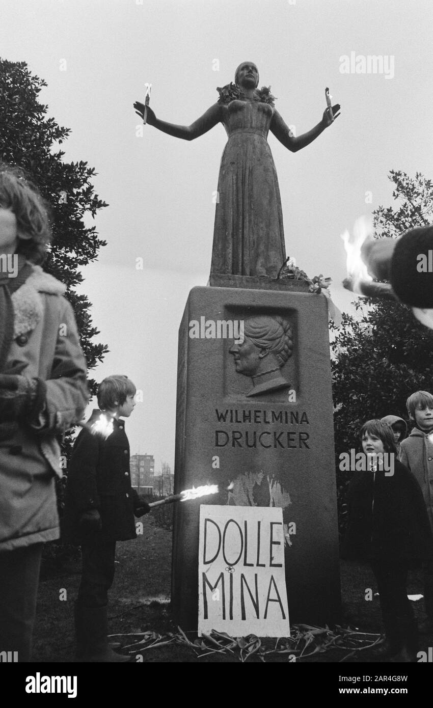 Dolle minas celebrate hi-res stock photography and images - Alamy