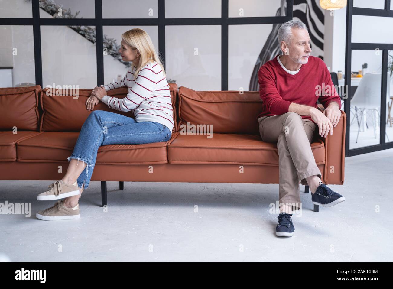 Looking in different directions hi-res stock photography and images - Alamy
