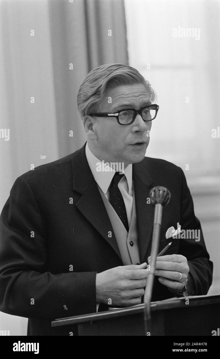 Wub hi-res stock photography and images - Alamy