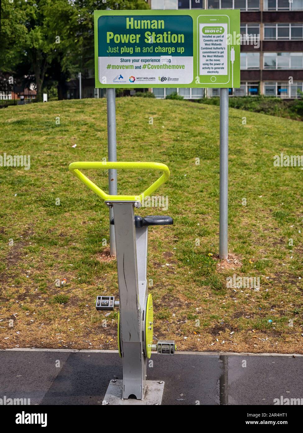 Public mobile phone charger hi-res stock photography and images - Alamy