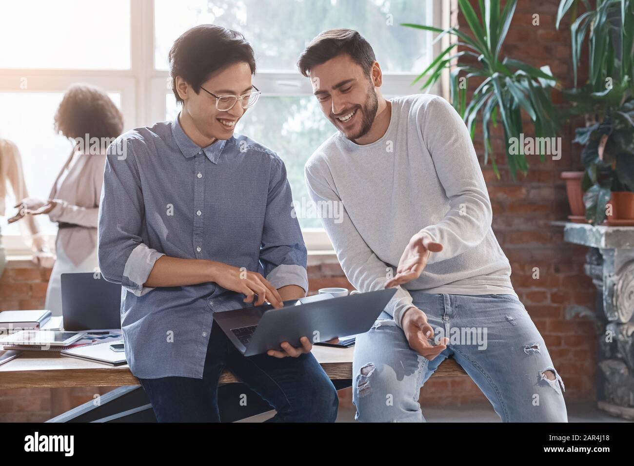 Teamwork atmosphere hi-res stock photography and images - Alamy