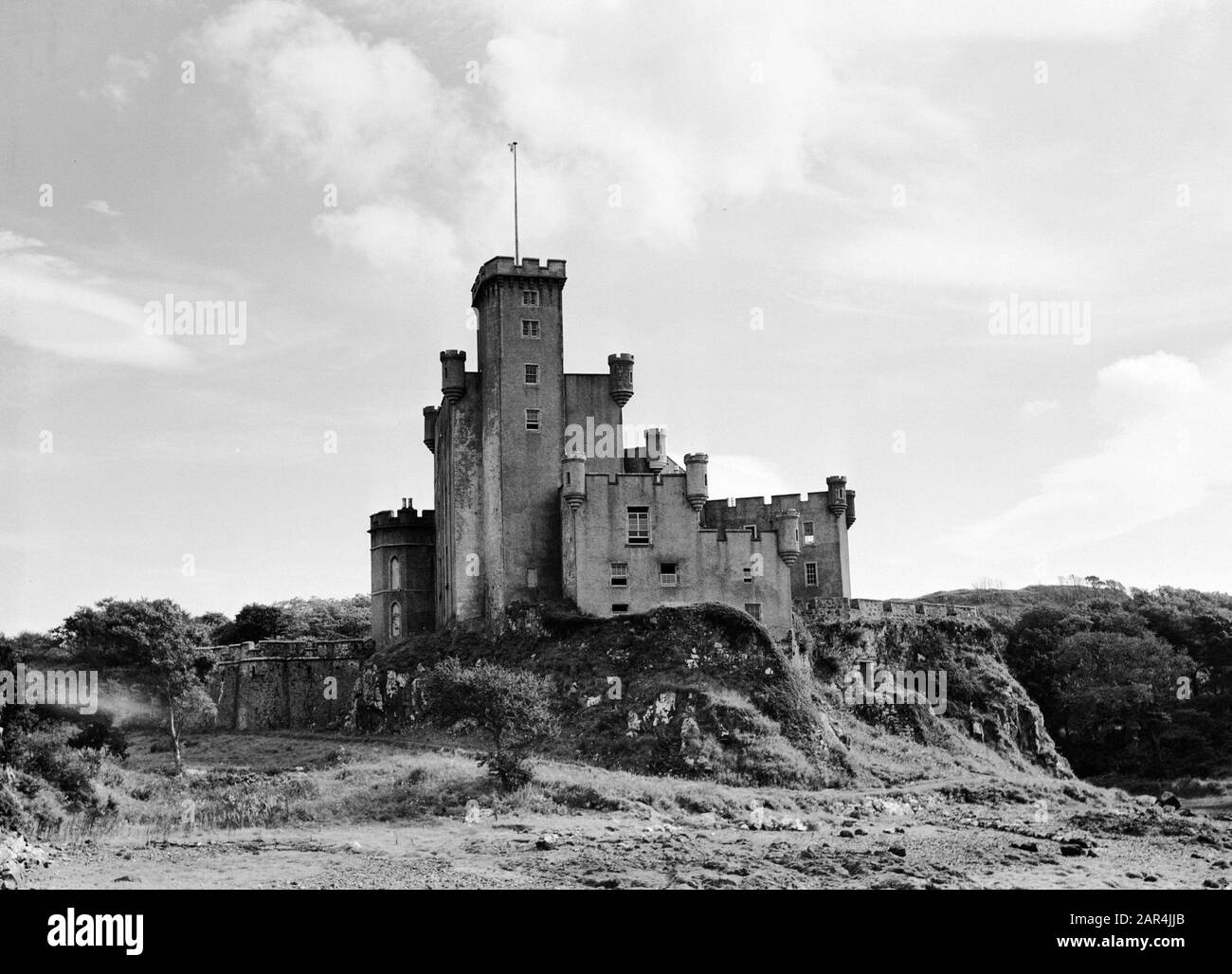 Fourteenth century castle hi-res stock photography and images - Alamy
