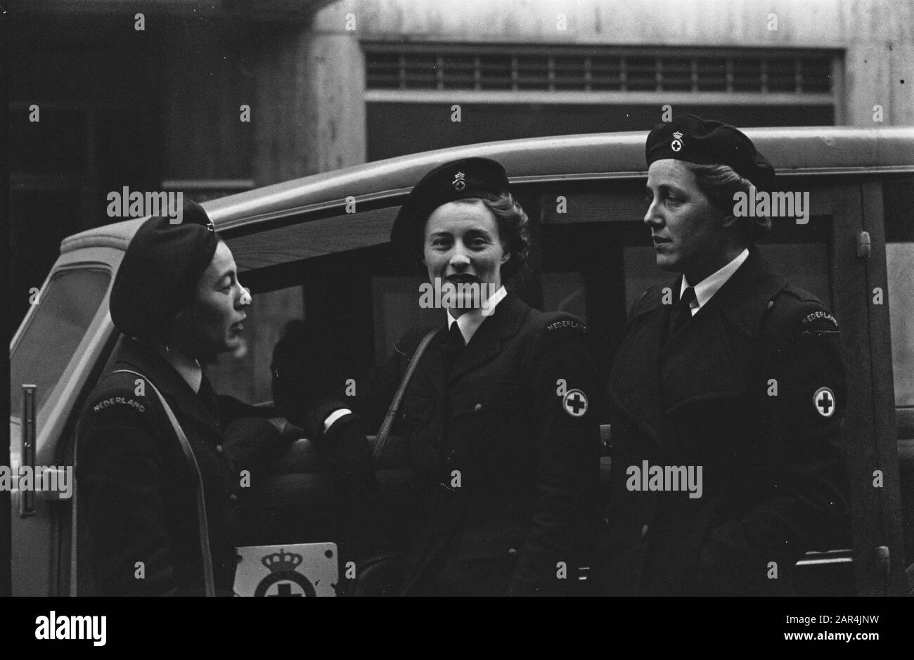 Womens help hi-res stock photography and images - Alamy