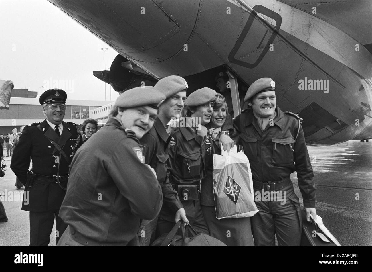 Military departure hi-res stock photography and images - Alamy