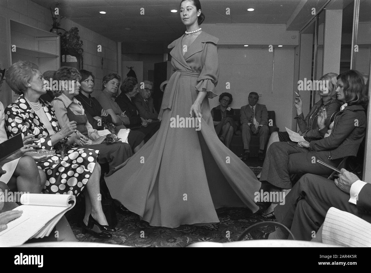 Edgar Vos shows fashion herst-winter collection 1972-1973, Dewie in ...