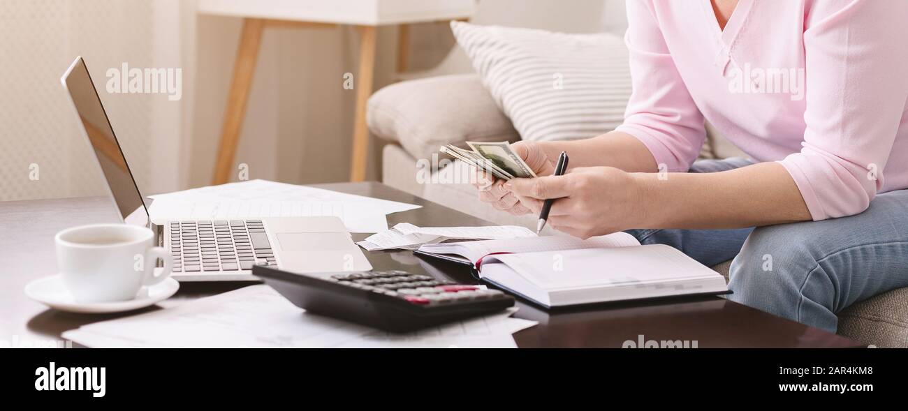 Woman counting currency hi-res stock photography and images - Alamy Woman counting currency hi-res stock photography and images - Alamy