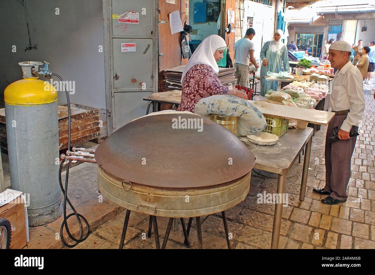 Israel middle eastern pita bread hi-res stock photography and images ...