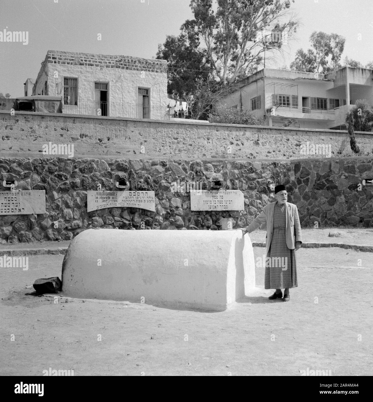 A supervisor at the grave of the philosopher and physician rabbi ...