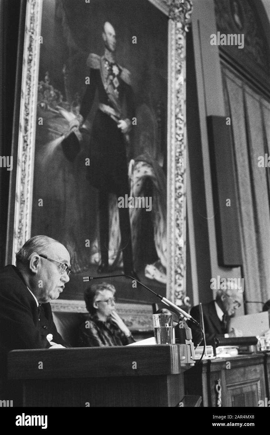 Van riel speaking hi-res stock photography and images - Alamy