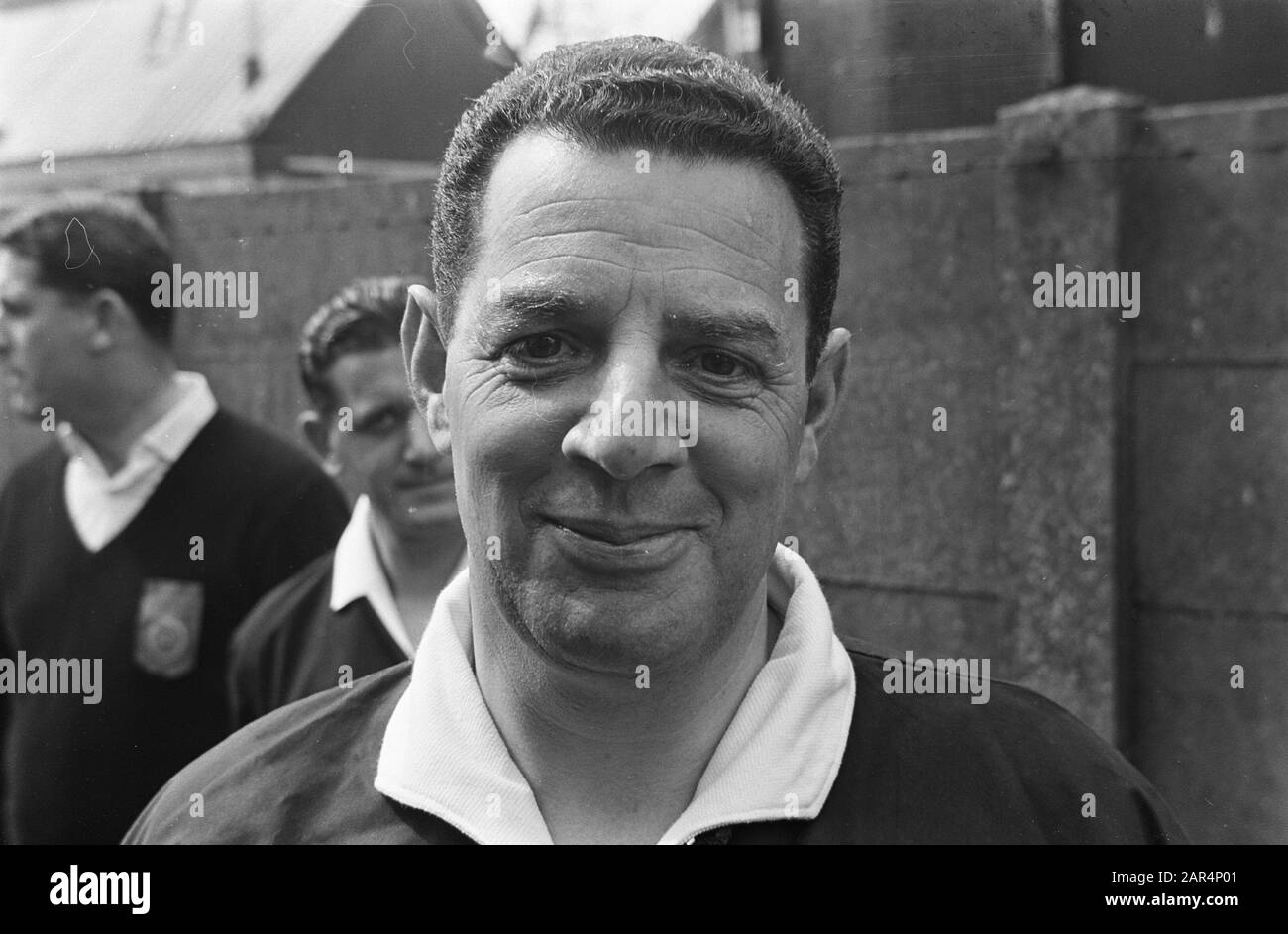 Elinkwijk vs GVAV, referee J. Bijleveld (kop) Date: April 24, 1966 ...