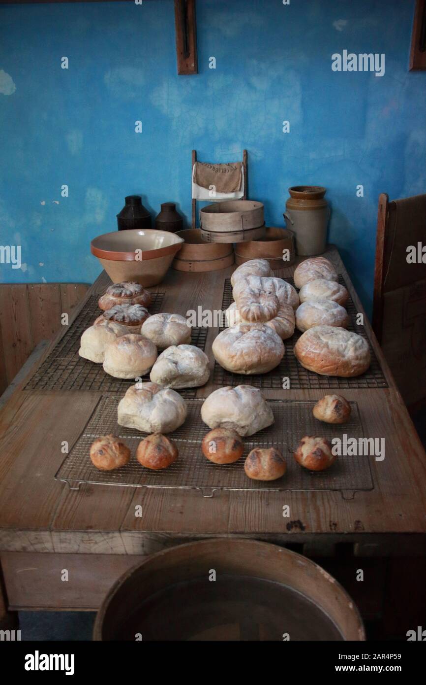 Country style breads hi-res stock photography and images - Alamy