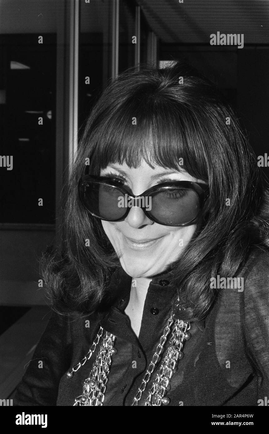 English singer Samantha Jones 2x Date: 31 December 1969 Keywords ...