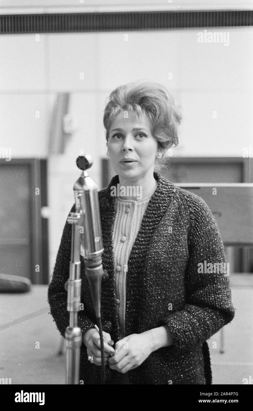 Avro radio program hi-res stock photography and images - Alamy