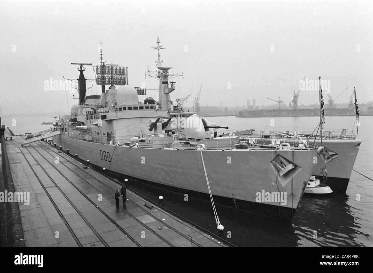 Modern destroyer hi-res stock photography and images - Alamy