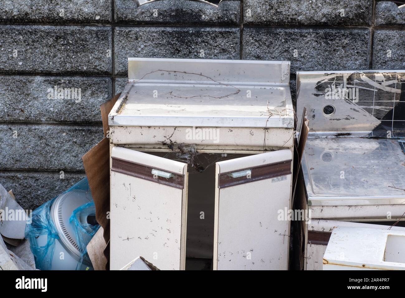 Dumped refrigerator hi-res stock photography and images - Alamy