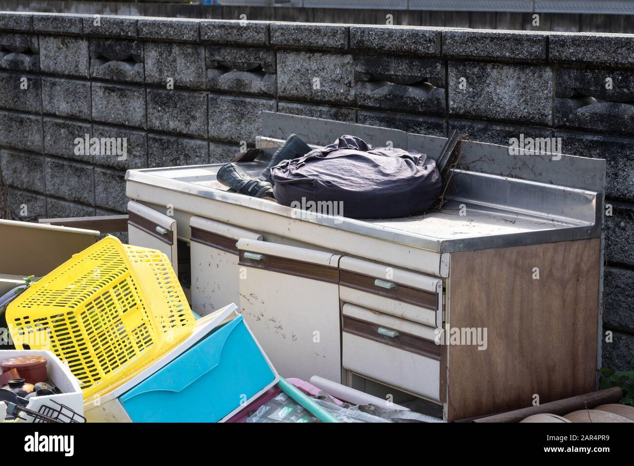 Dumped refrigerator hi-res stock photography and images - Alamy