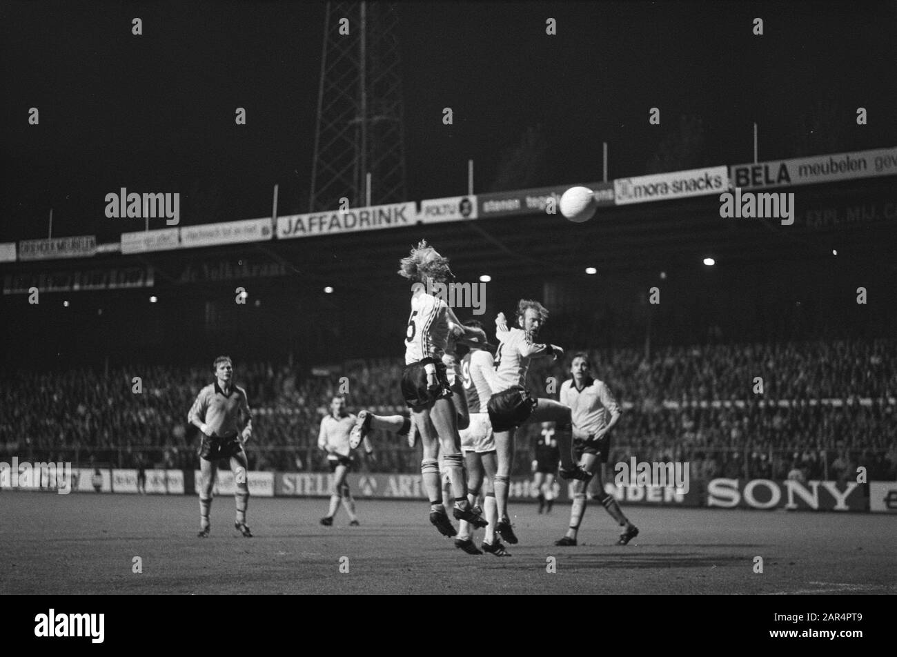 Europa Cup I Ajax against Lillestrom, Geels (behind Hammer no. 5 ...