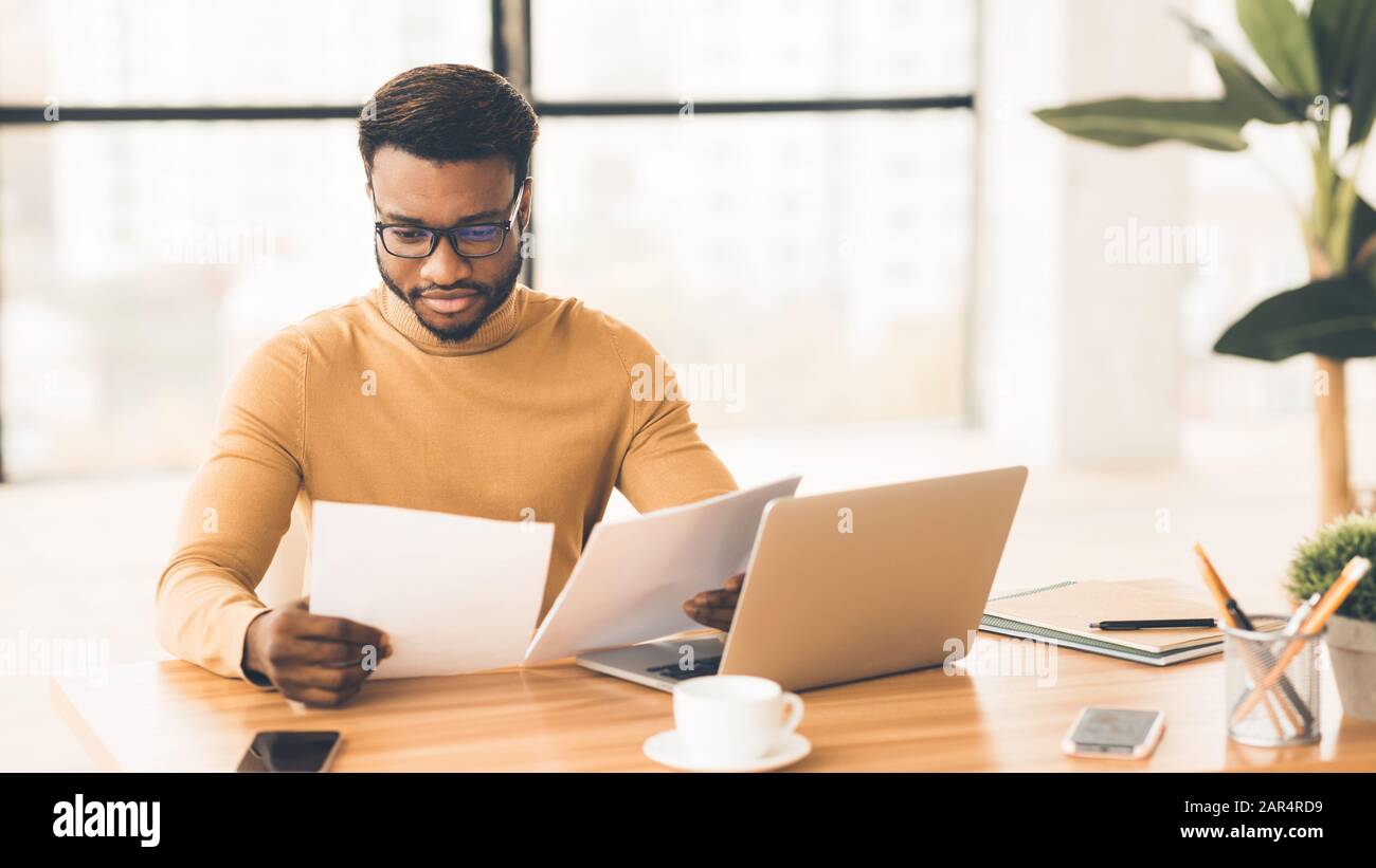 Checking reports hi-res stock photography and images - Alamy