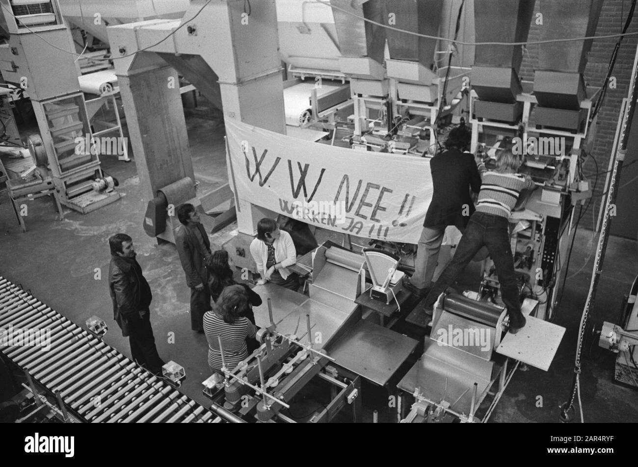Factory Dam-Chips in Hoofddorp occupied by staff; occupiers hang ...
