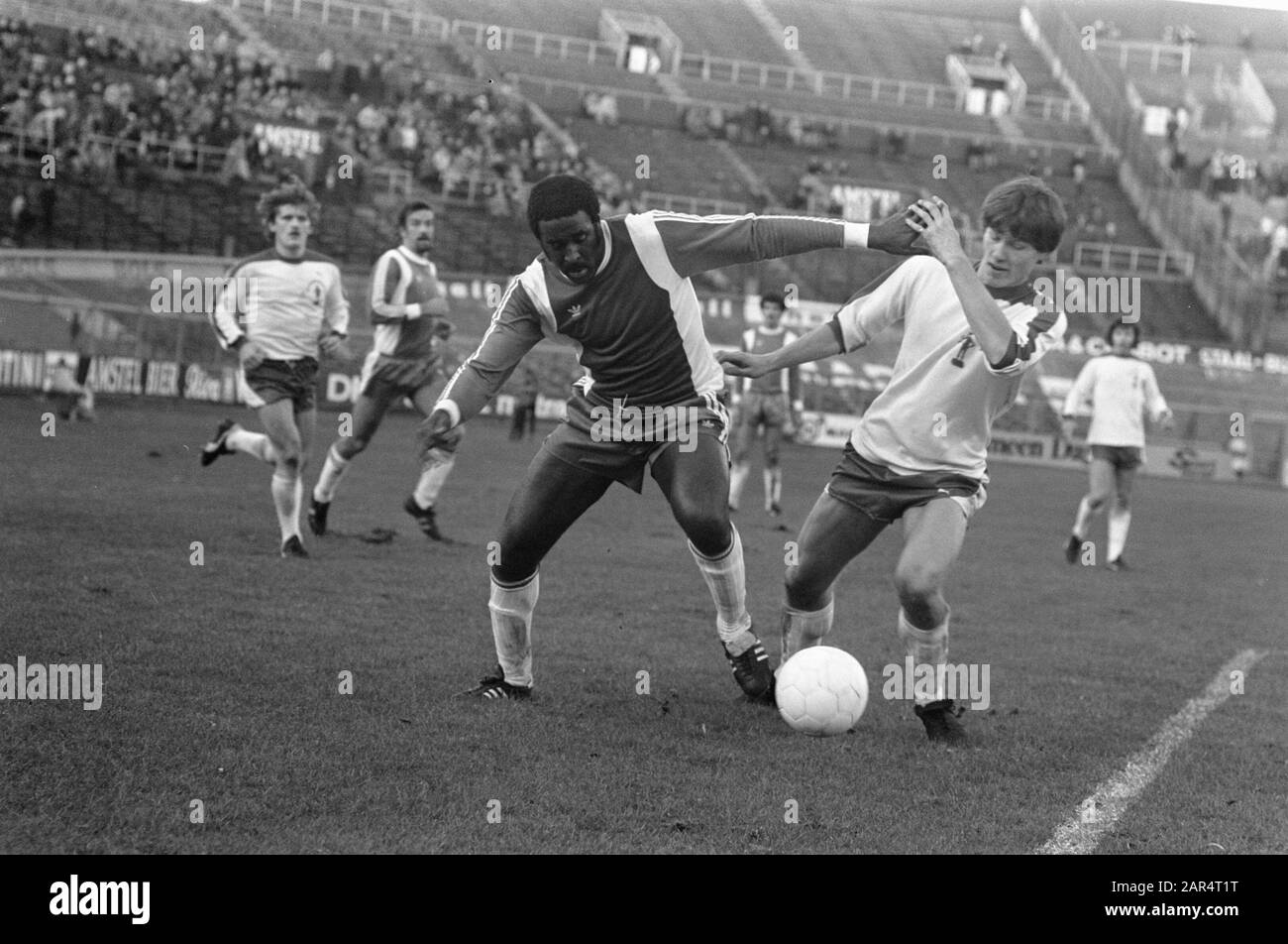 FC Amsterdam against Feyenoord 1-2, Clyde Best in duel with [Heini Otto ...