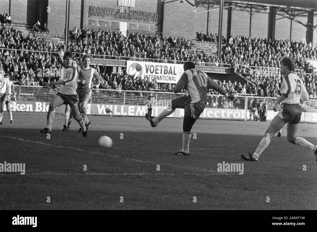 FC Amsterdam against Feyenoord 1-2, Clyde Best (Feyenoord) scores 2-0 ...