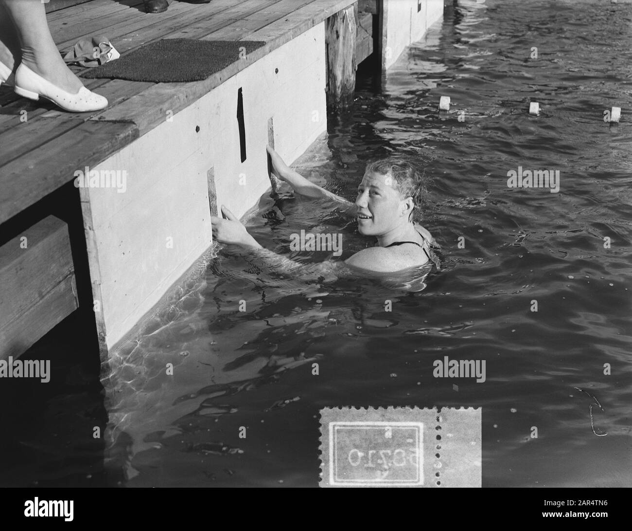 National Swimming competitions in Utrecht. 1500 meters Miss T. van ...