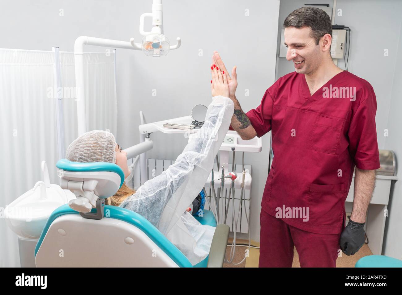 Hand claps hi-res stock photography and images - Alamy