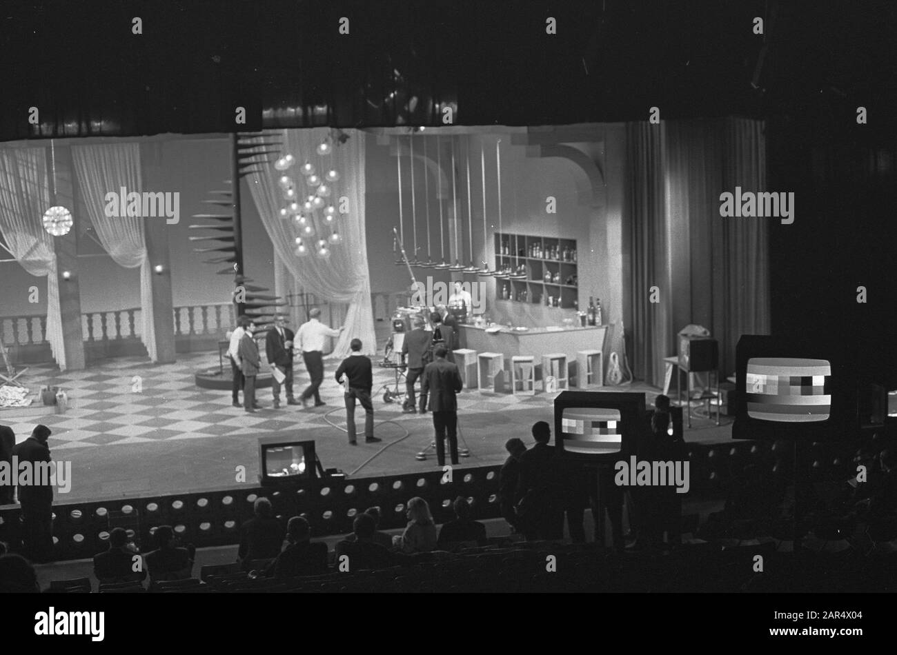 Color television 1960's hi-res stock photography and images - Alamy