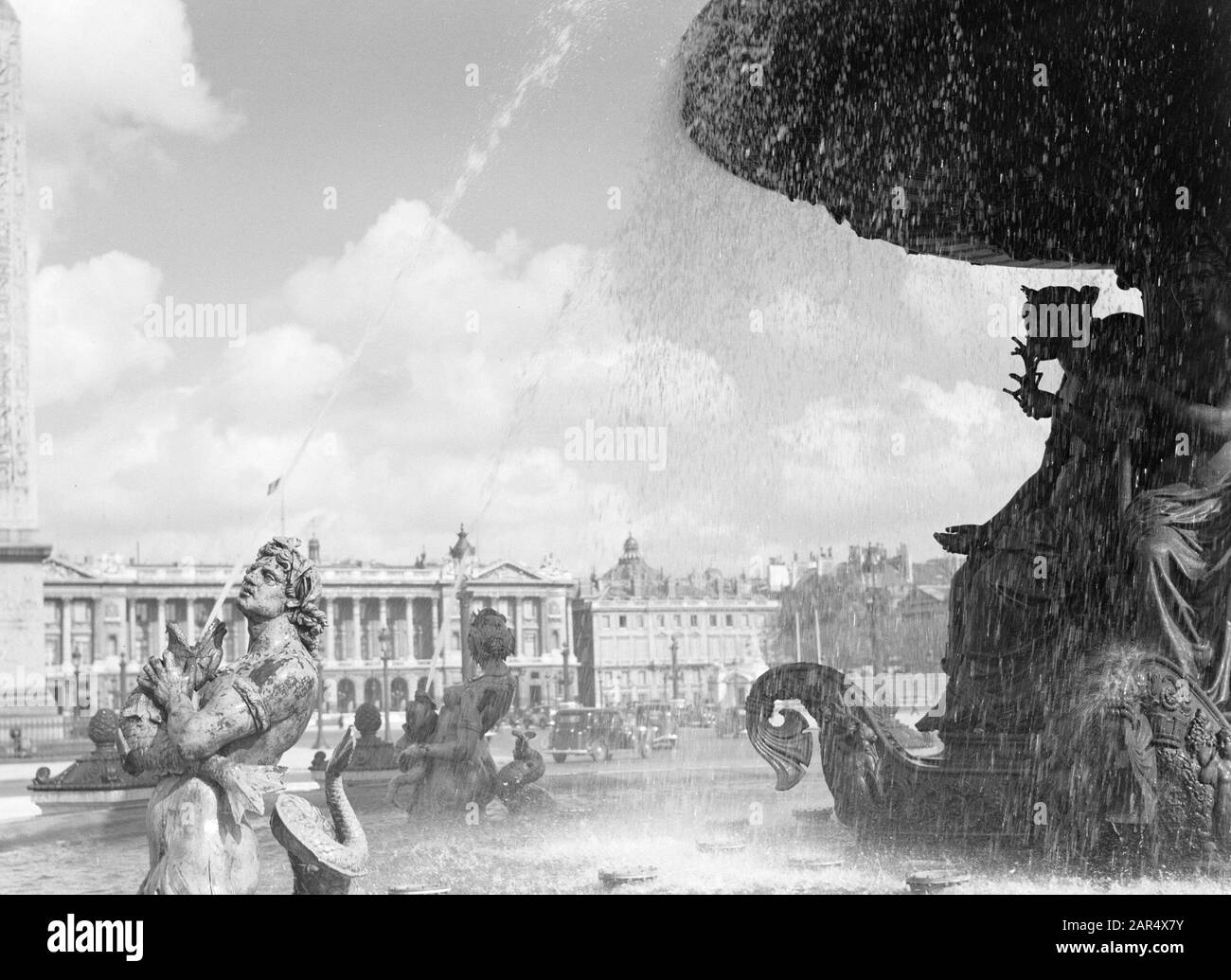 Reportage Paris Fountain on the Place de la Concorde Date: 1935 ...