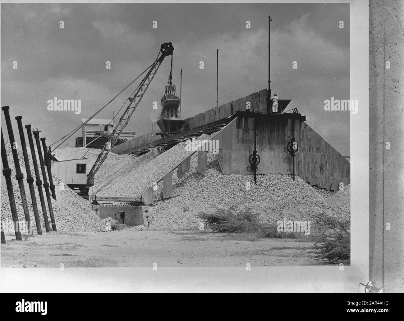 Wi [West Indies]/Anefo London series Phosphate mine, Table Mountain ...