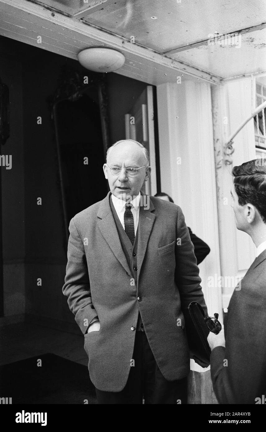 Chairman of the PvdA Prof. Vondeling received by Prof. Romme Date: 22 ...