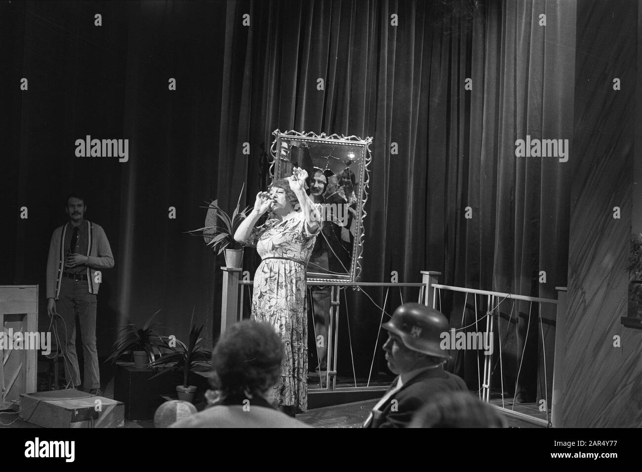 Fred Haché show. Barend Napkin and Fred Haché watch a singing ...