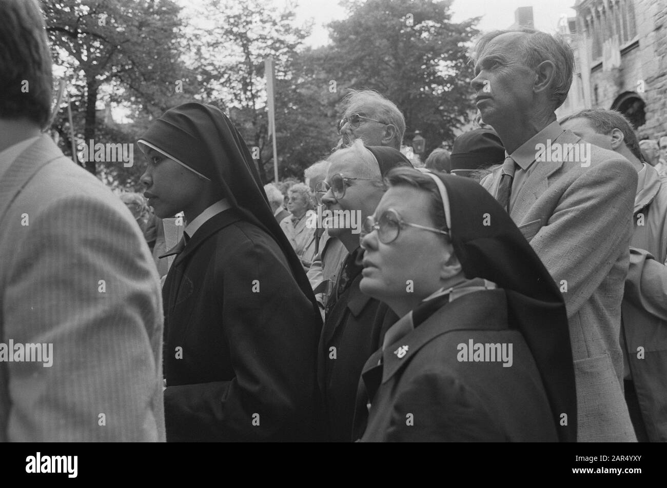 Large screen projection hi-res stock photography and images - Alamy