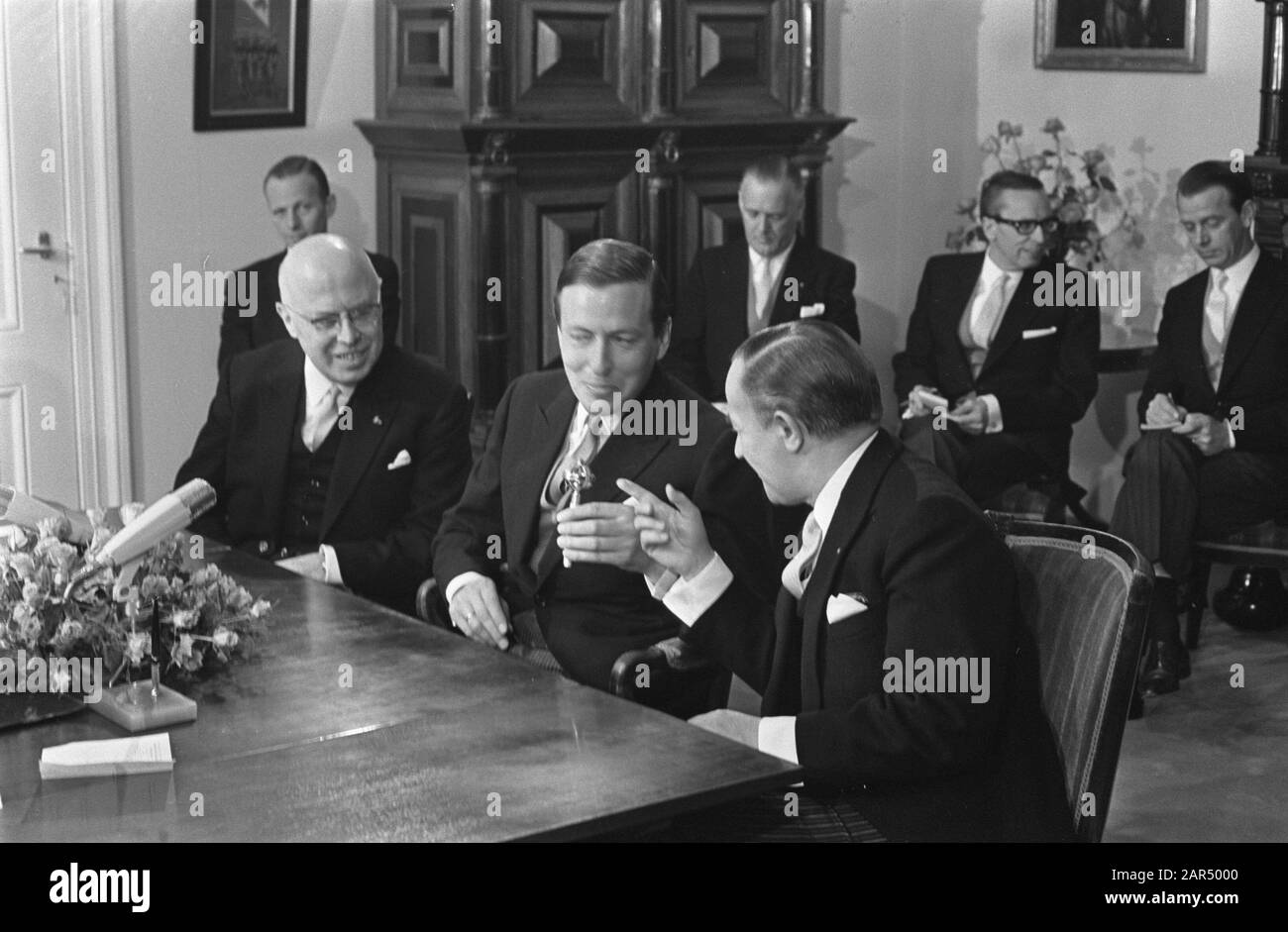 Birth declaration prince Alexander at City Hall in Utrecht Date: May 2 ...