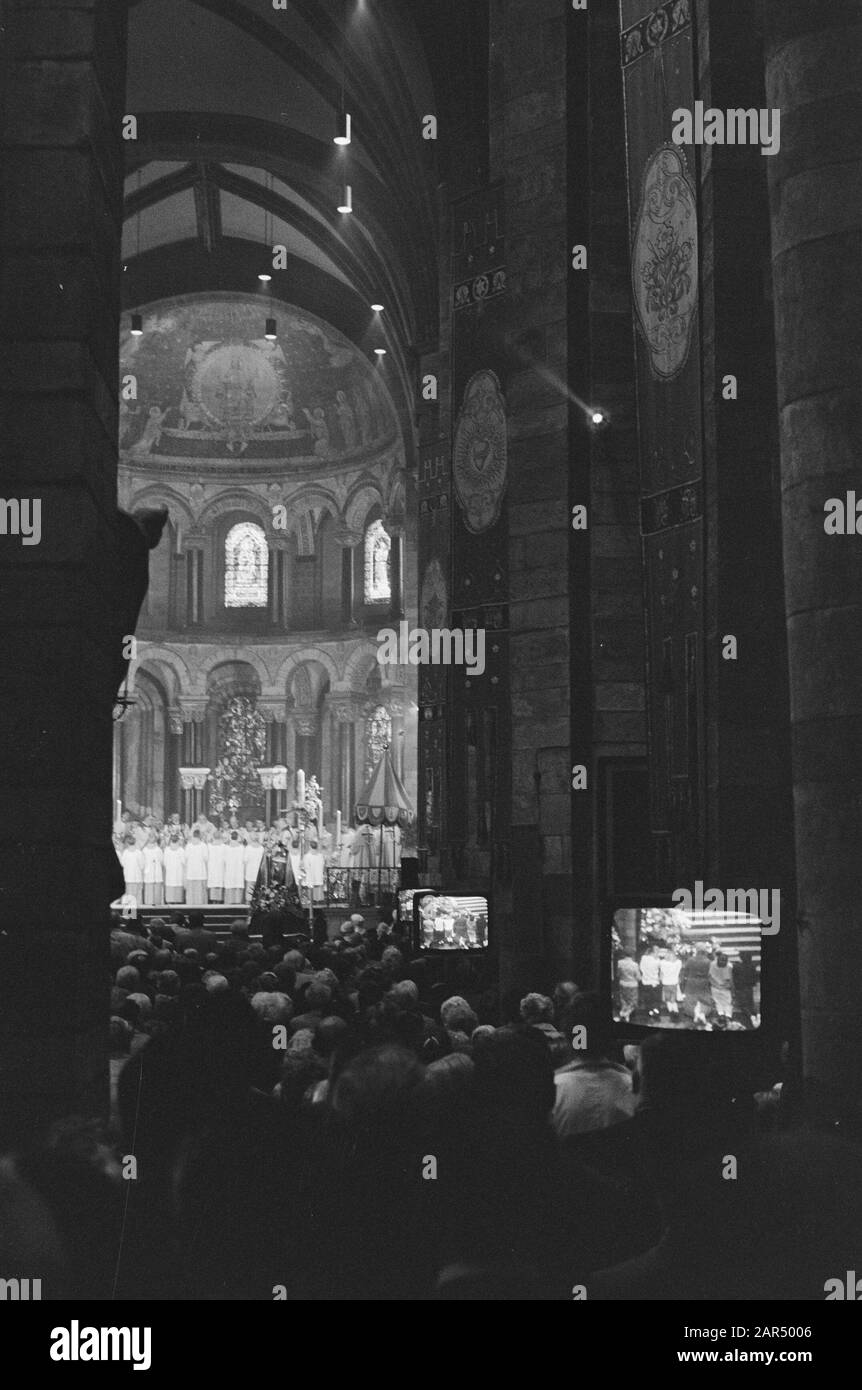 Prayer service Pope J. P. II on large projection screen for Onze Lieve ...