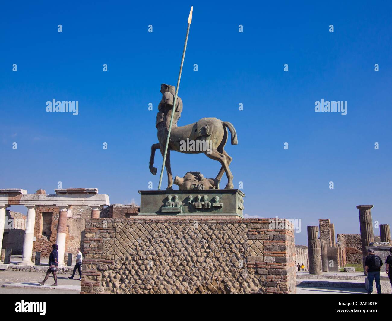 A bronze statue of ancient Pompeii in Pompei, Italy Stock Photo - Alamy