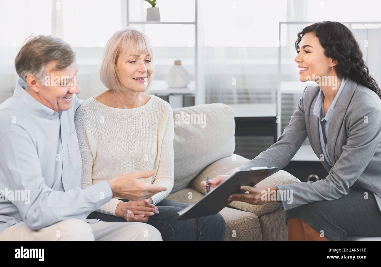 Senior adviser hi-res stock photography and images - Alamy