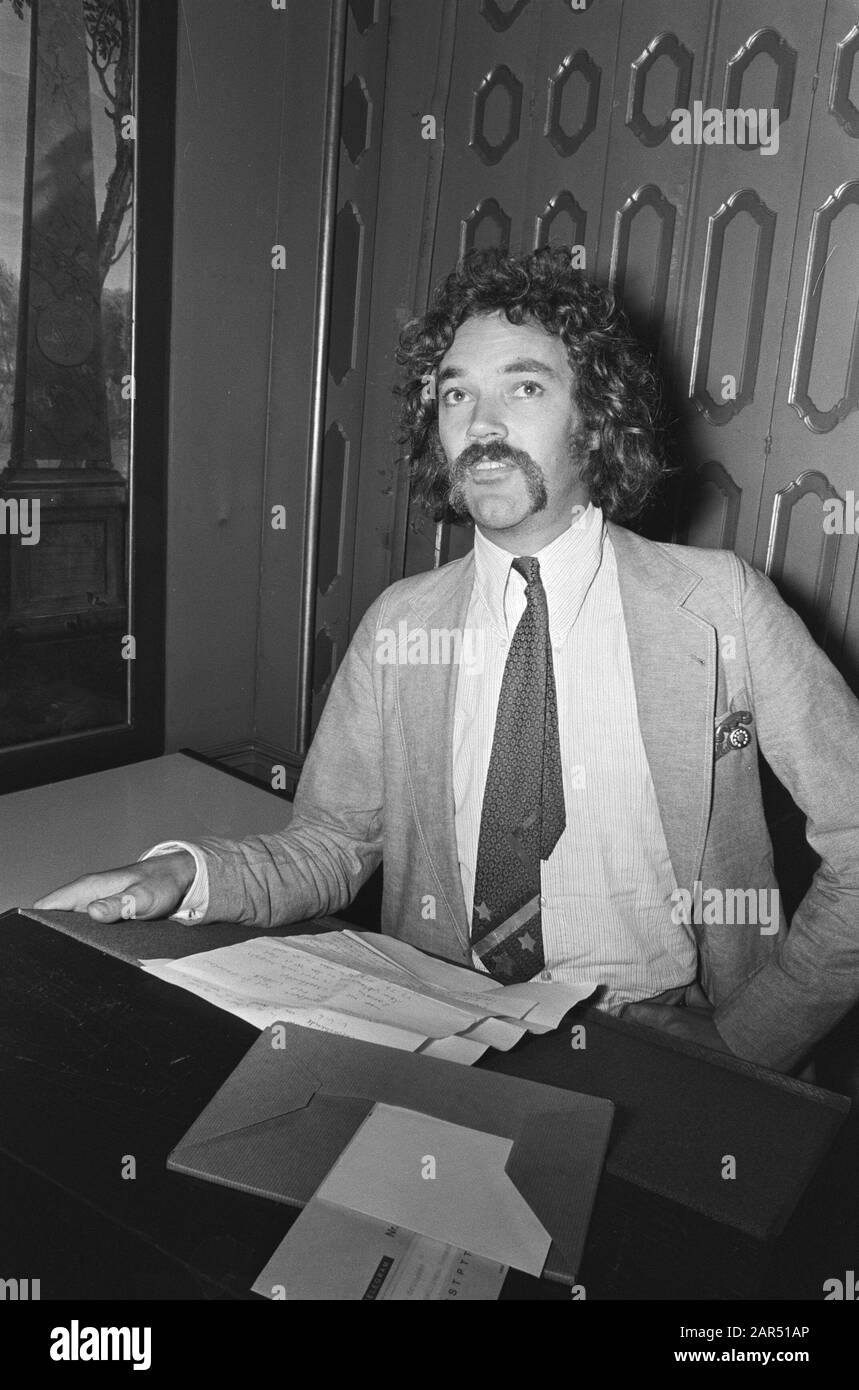 Gerben hellinga receives 1970 henriette roland holst prize hi-res stock ...