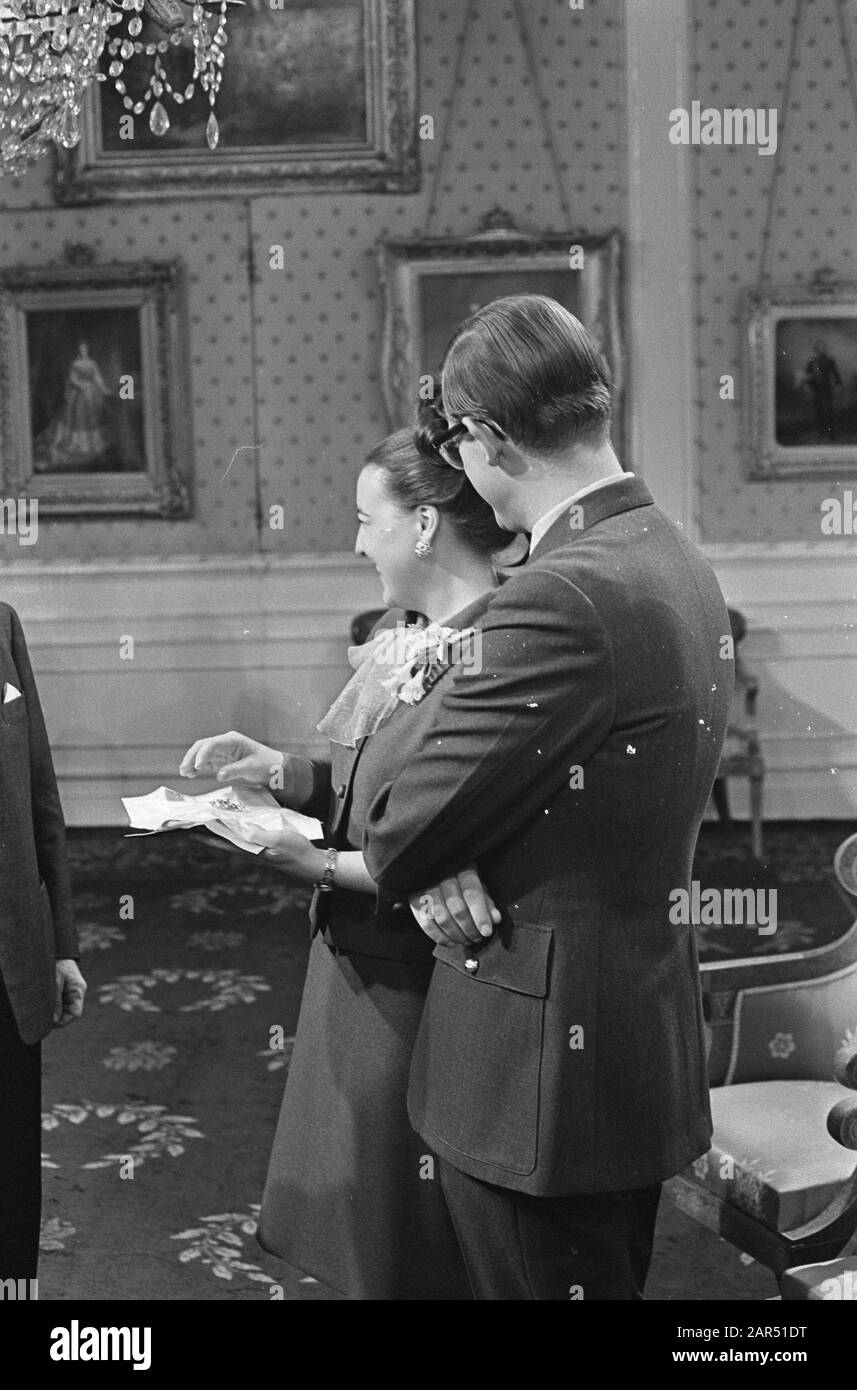 Gift exchange in international hi-res stock photography and images - Alamy