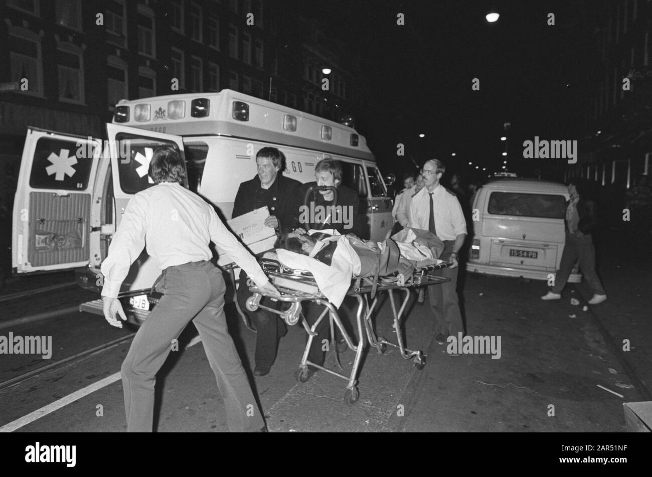 Fire in pand in Kinkerstraat in Amsterdam with 4 wounded Wounded with ...