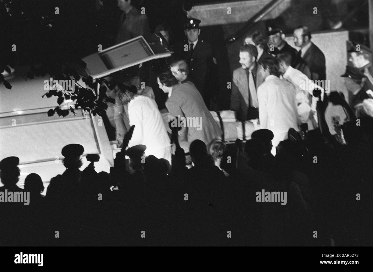 Two female hostages released hi-res stock photography and images - Alamy