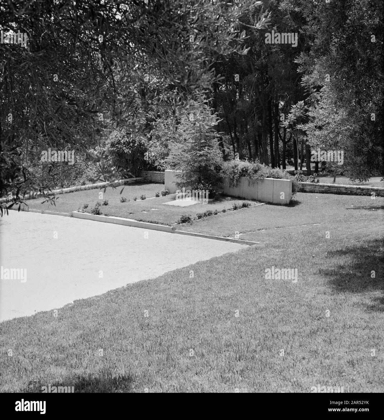 Tomb sign on the tomb of Chaim Weizmann at the cemetery in Rehovot Date ...