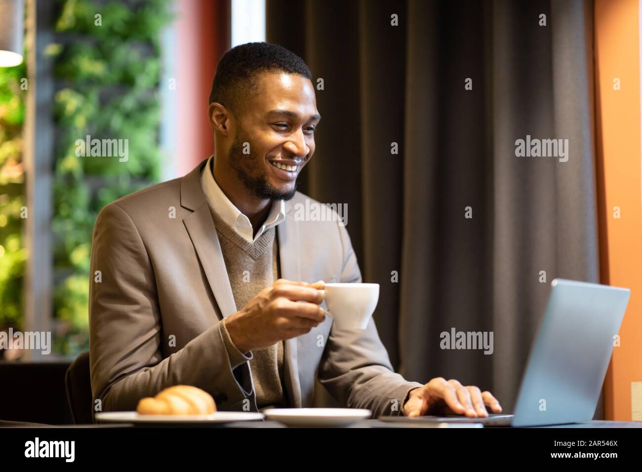 Executive thinking money hi-res stock photography and images - Alamy